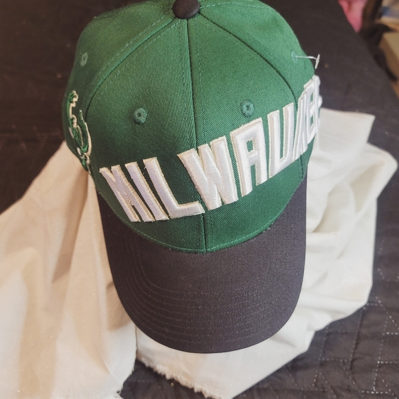adidas | Accessories | Vintage Milwaukee Bucks Snapback Hat | Poshmark